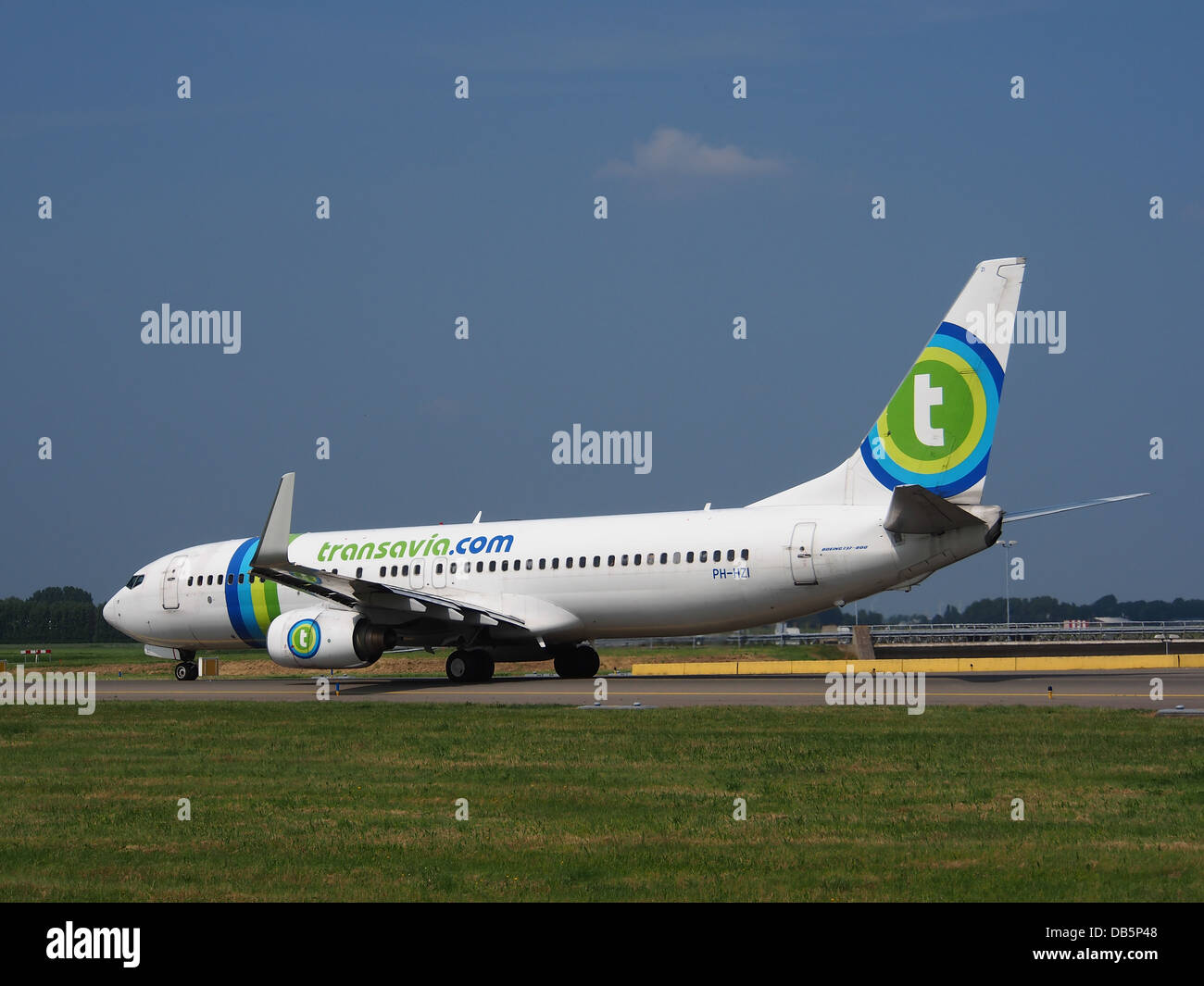 The PH-HZI is a Transavia Boeing 737-8K2(WL), a modern commercial ...