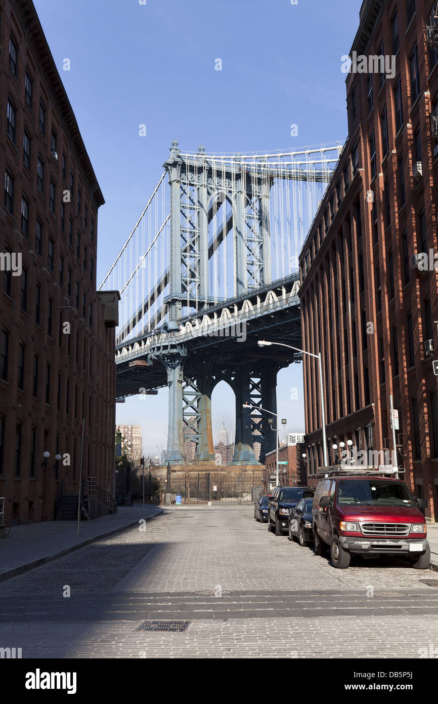 Empire State Building Through Manhattan Bridge, New York City, USA ...