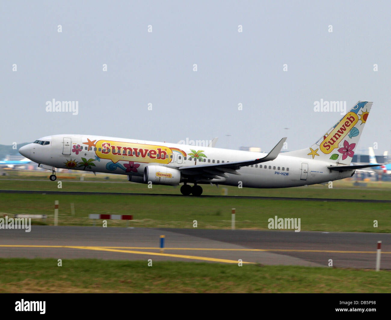 Boeing 737 transavia sunweb livery hi-res stock photography and images ...