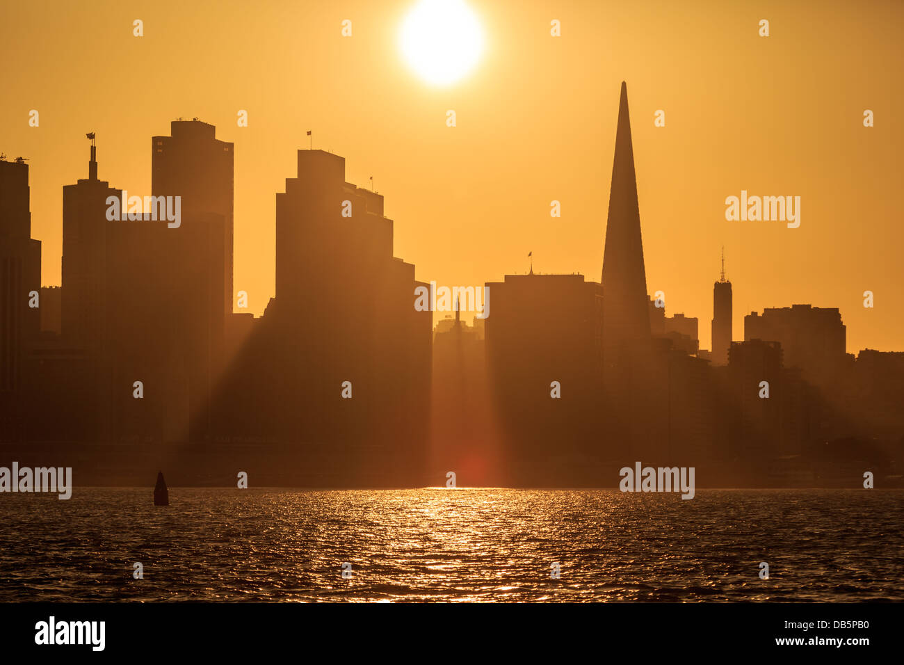 Sun setting directly in gap of skyline behind San Francisco Stock Photo ...