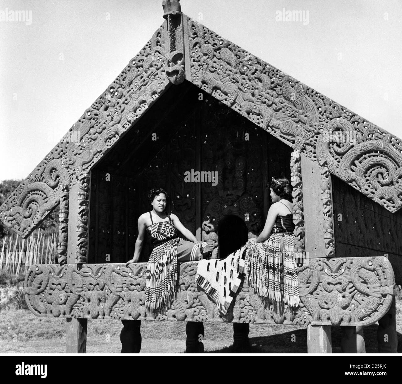 geography / travel, New Zealand, people, Maori women sitting on a ...
