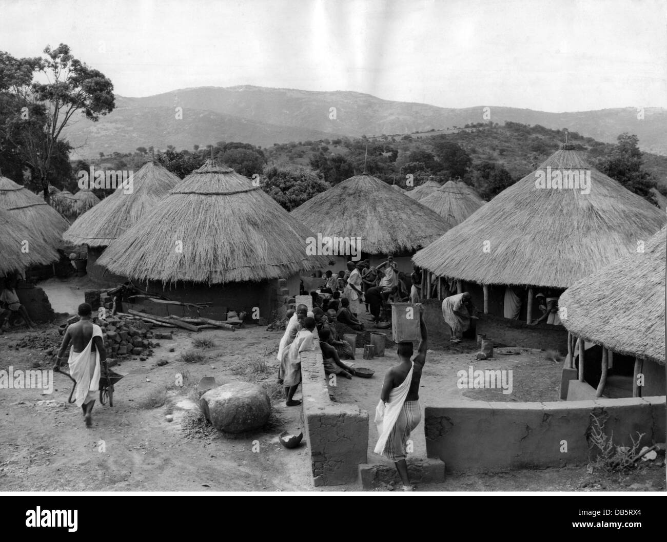 geography / travel, South Africa, people, Sotho people building a new ...