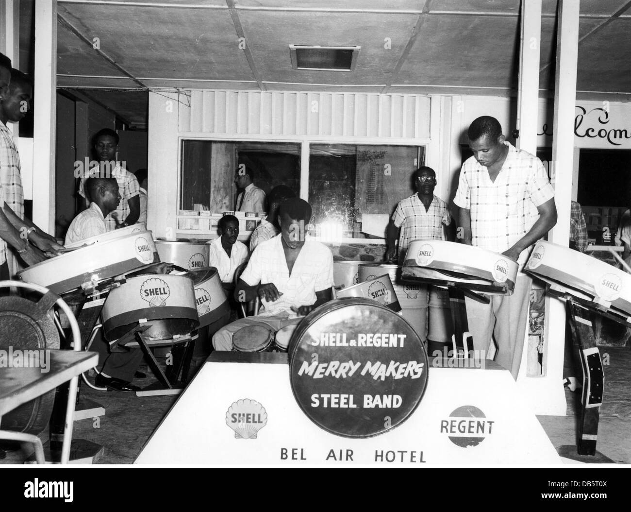 1950s historical people using hi-res stock photography and images - Alamy