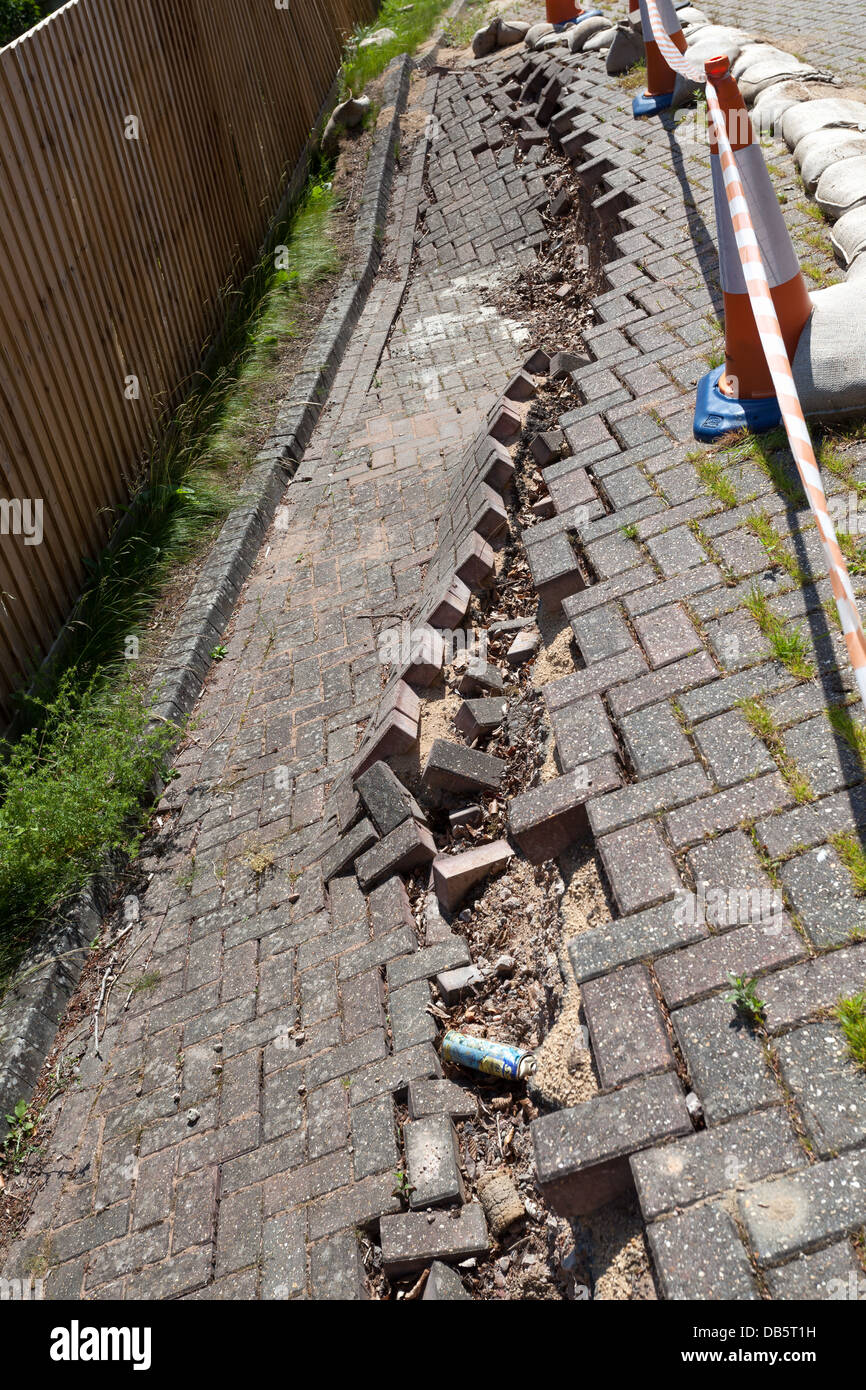 Road subsidence hi-res stock photography and images - Alamy