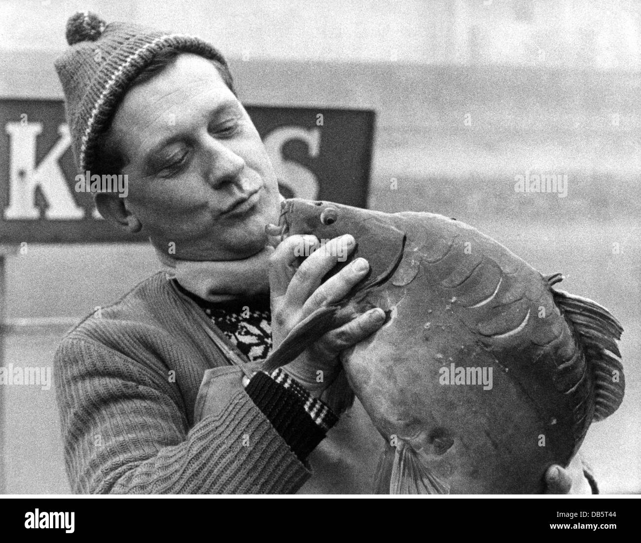 fishery, fishmonger with carp, Austria, 1950s, , Additional-Rights ...