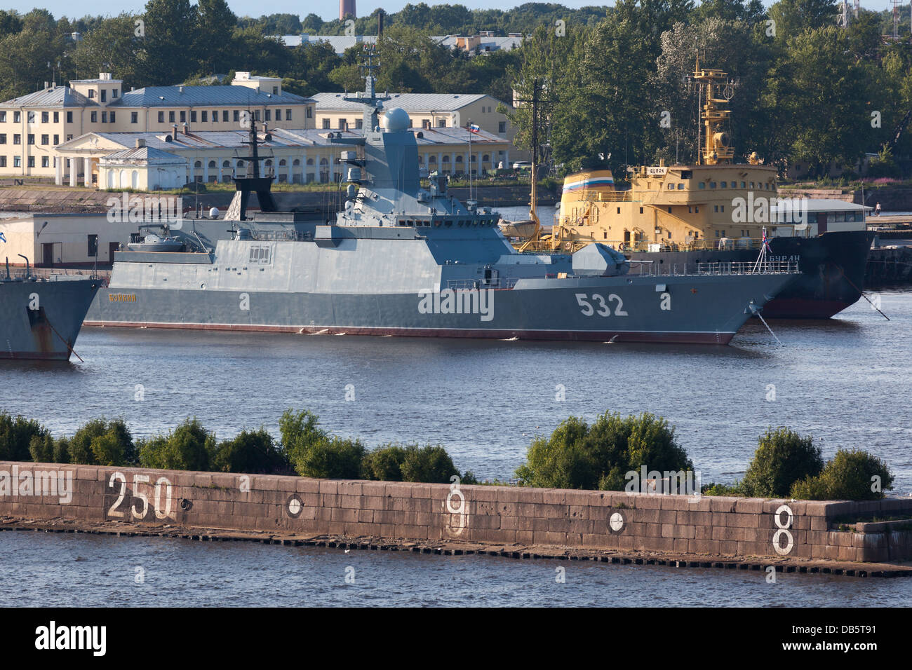 Naval ships hi-res stock photography and images - Alamy