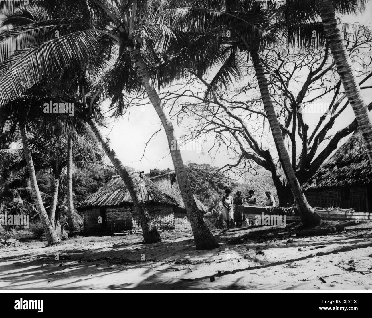 geography / travel, Fiji, people, natives outside of their huts ...