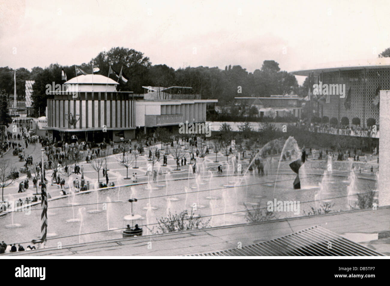 1950s 1958 hi-res stock photography and images - Alamy