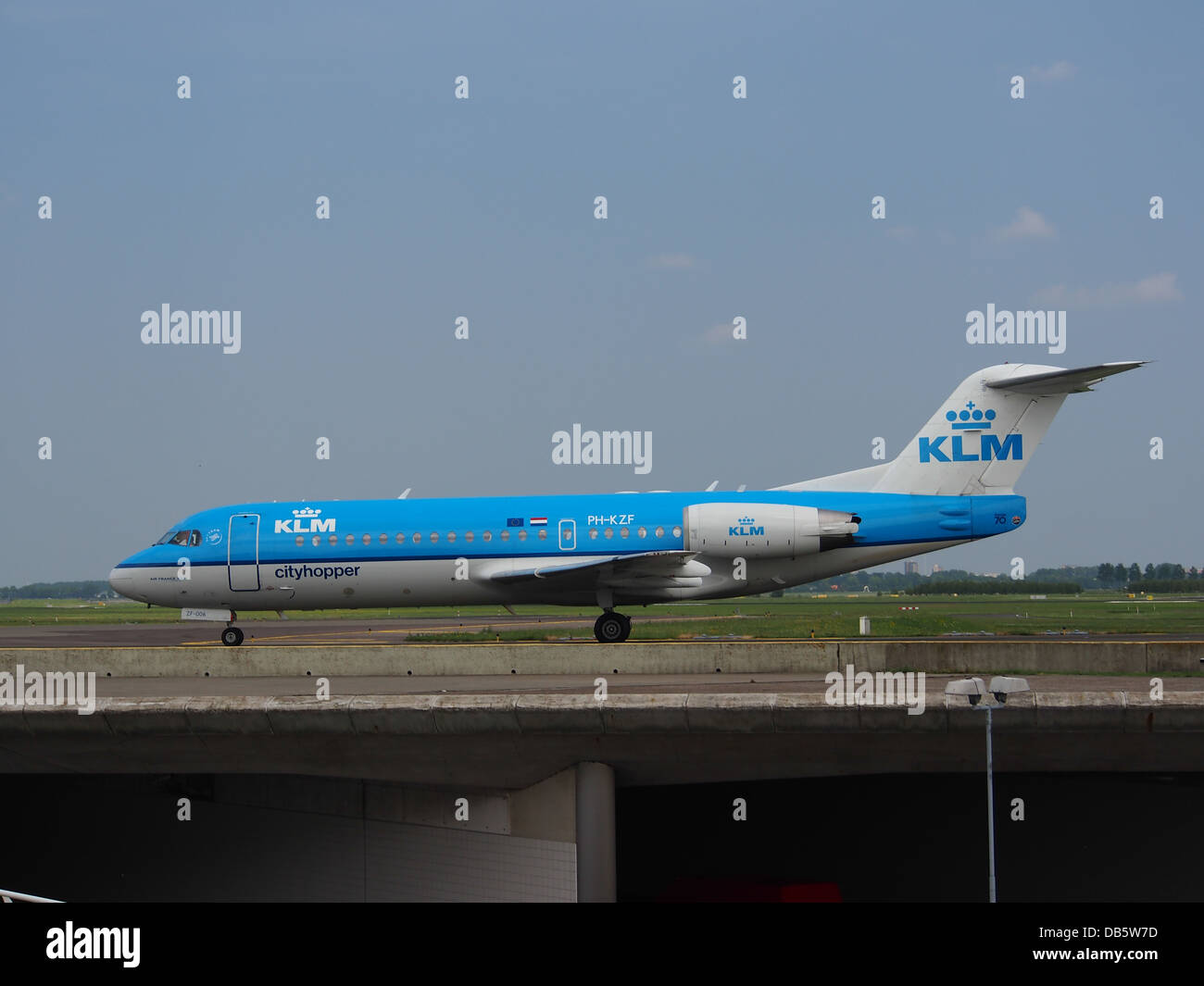The KLM Cityhopper Fokker F70 (registration PH-KZF) is a regional jet ...