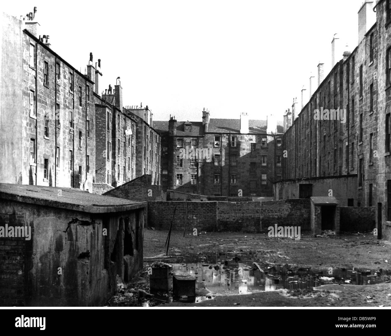 Tenement slums scotland Black and White Stock Photos & Images - Alamy