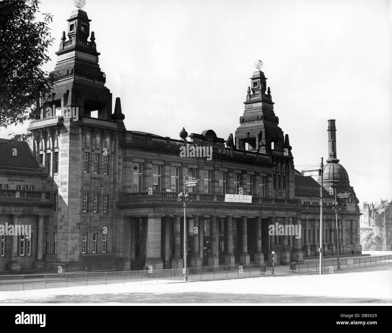 Passers 50s hi-res stock photography and images - Alamy