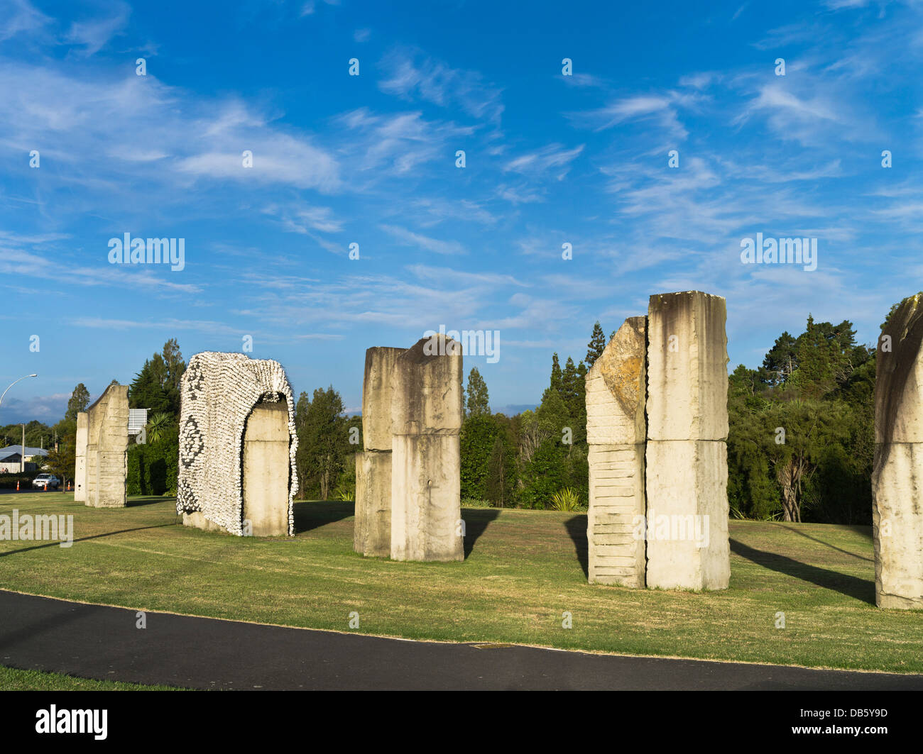dh Hamilton Gardens HAMILTON NEW ZEALAND Maori heritage sculptures at ...