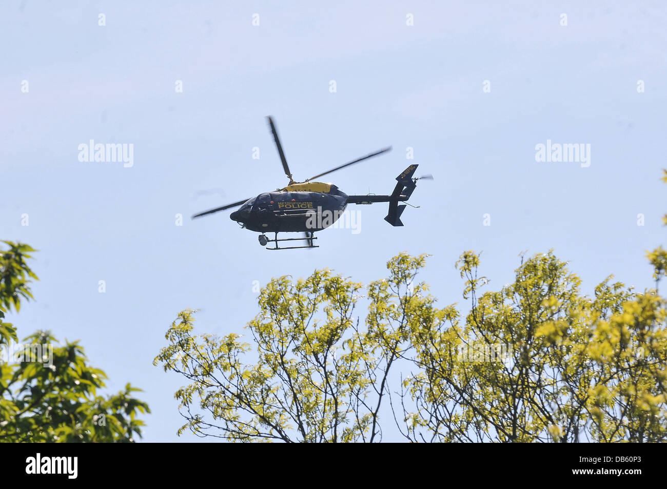 Surrey police officers seen during a car chase from London to Surrey ...