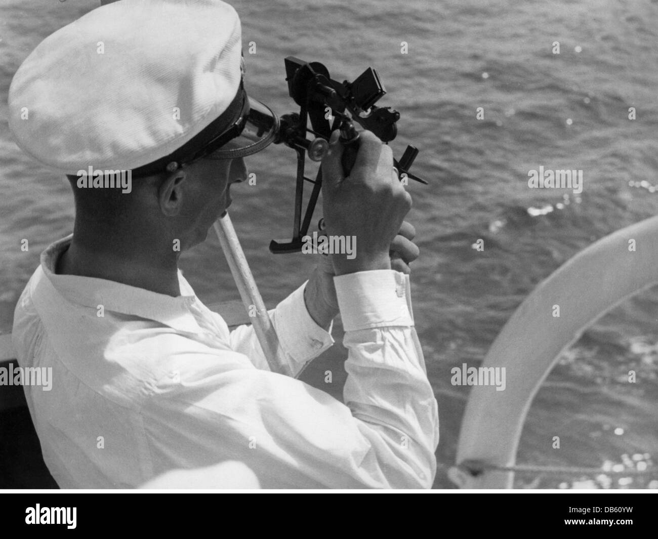 Navigation instruments hi-res stock photography and images - Alamy