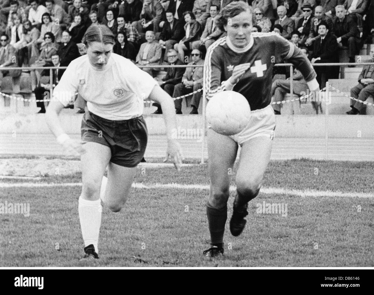 1970s football england hi-res stock photography and images - Alamy