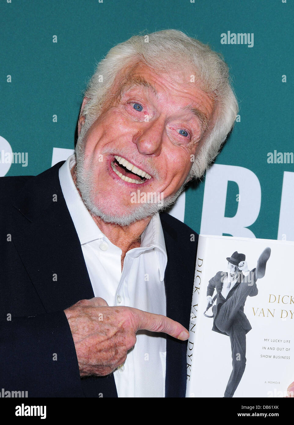 Dick Van Dyke at his book signing of 'My Lucky Life' at Barnes & Noble ...