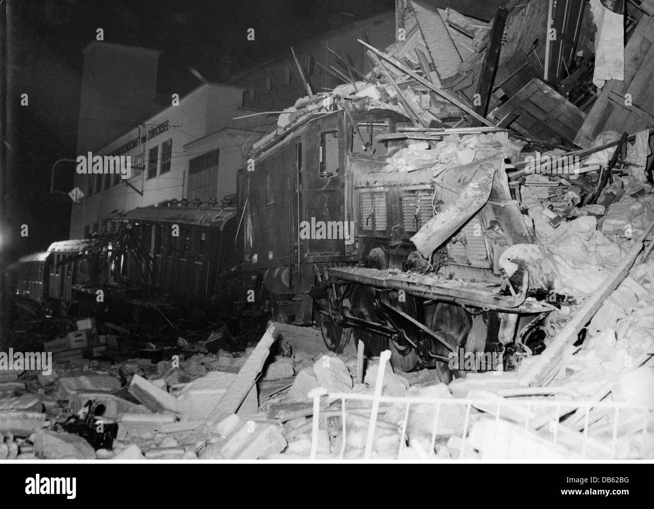 Public transport railways hi-res stock photography and images - Alamy