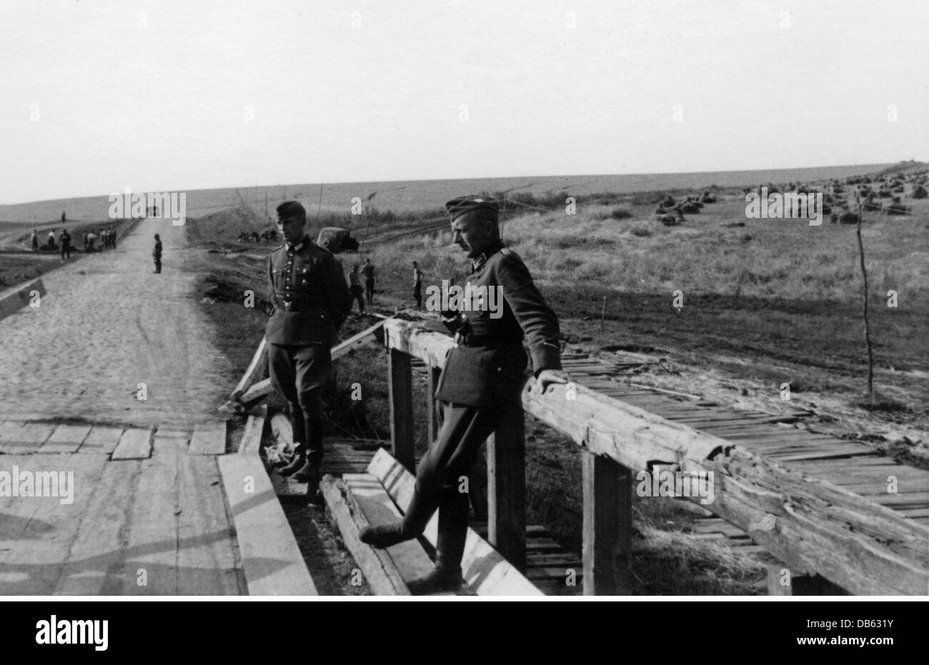 Members of the reich labour service reichsarbeitsdienst hi-res stock ...