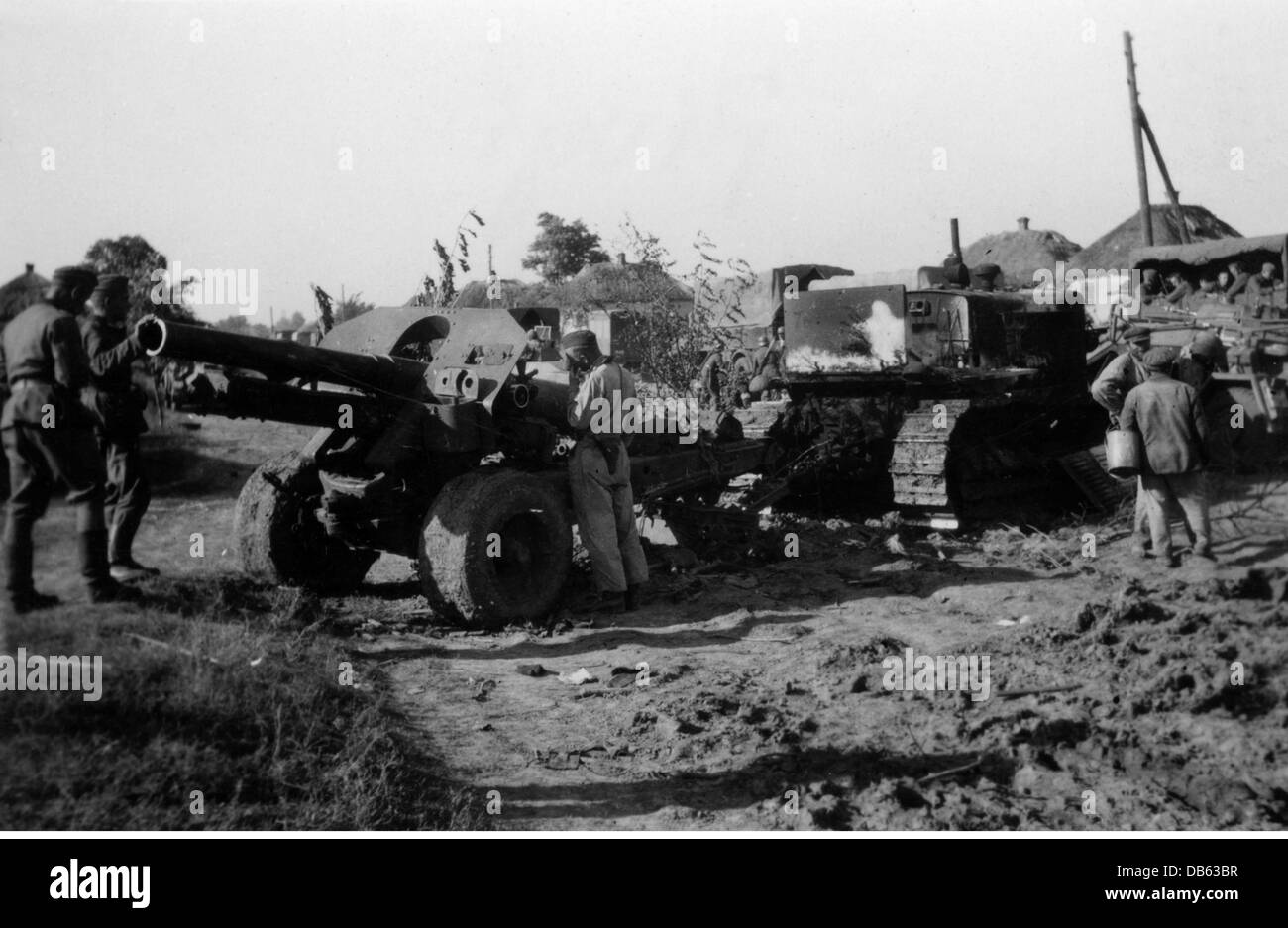 152 mm howitzer m1938 m 10 Black and White Stock Photos & Images - Alamy