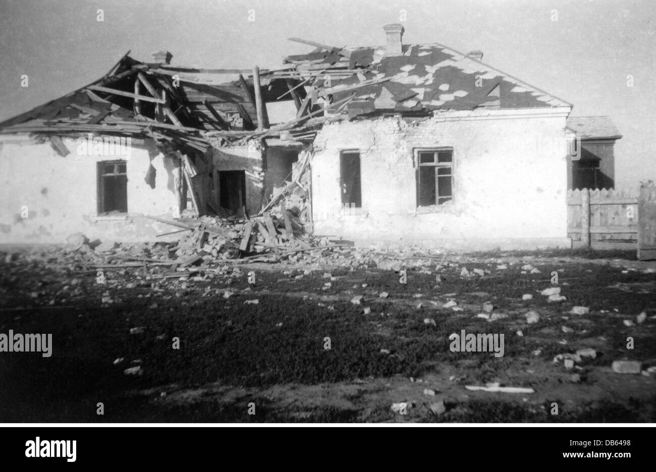 events, Second World War / WWII, Soviet Union, house in the Ukraine hit ...