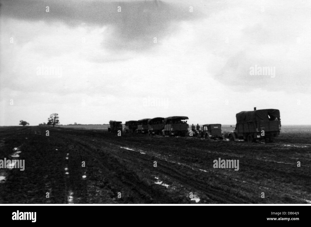 Army convoy trucks vehicles hi-res stock photography and images - Alamy