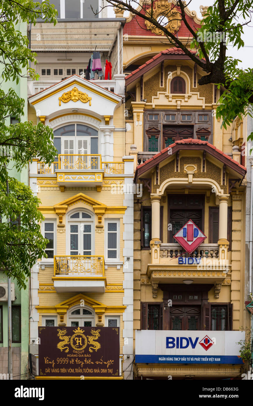 Building architecture and a street in the Old Quarter of Hanoi, Vietnam ...