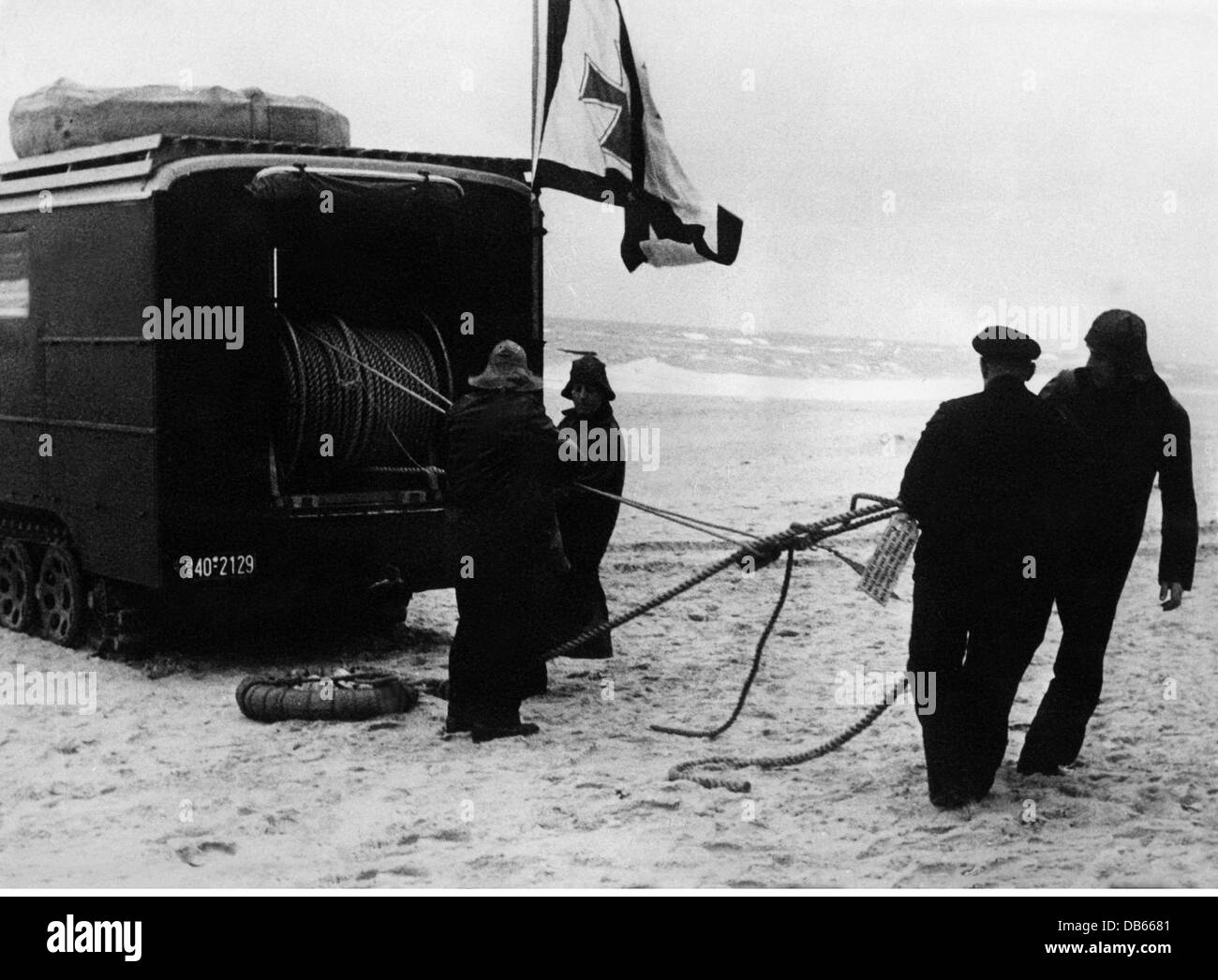 Rescue of shipwrecked people hi-res stock photography and images - Alamy