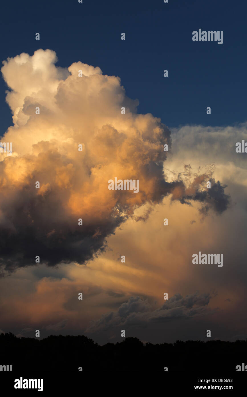 Distant thunderhead clouds hi-res stock photography and images - Alamy