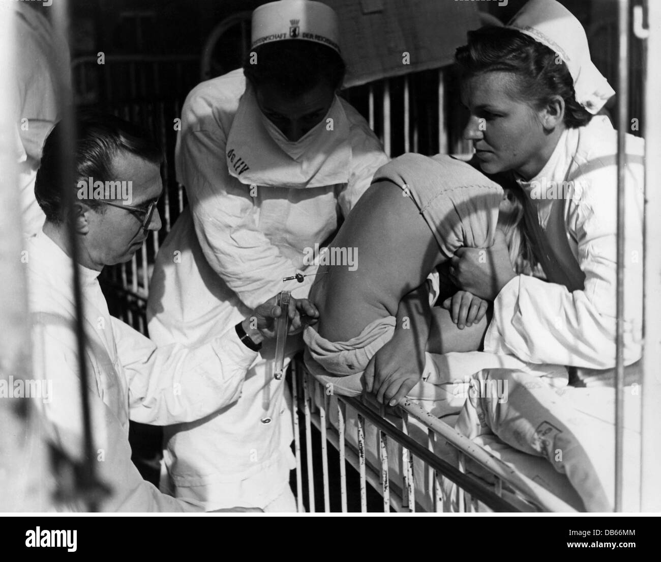 Children with tablet Black and White Stock Photos & Images - Alamy