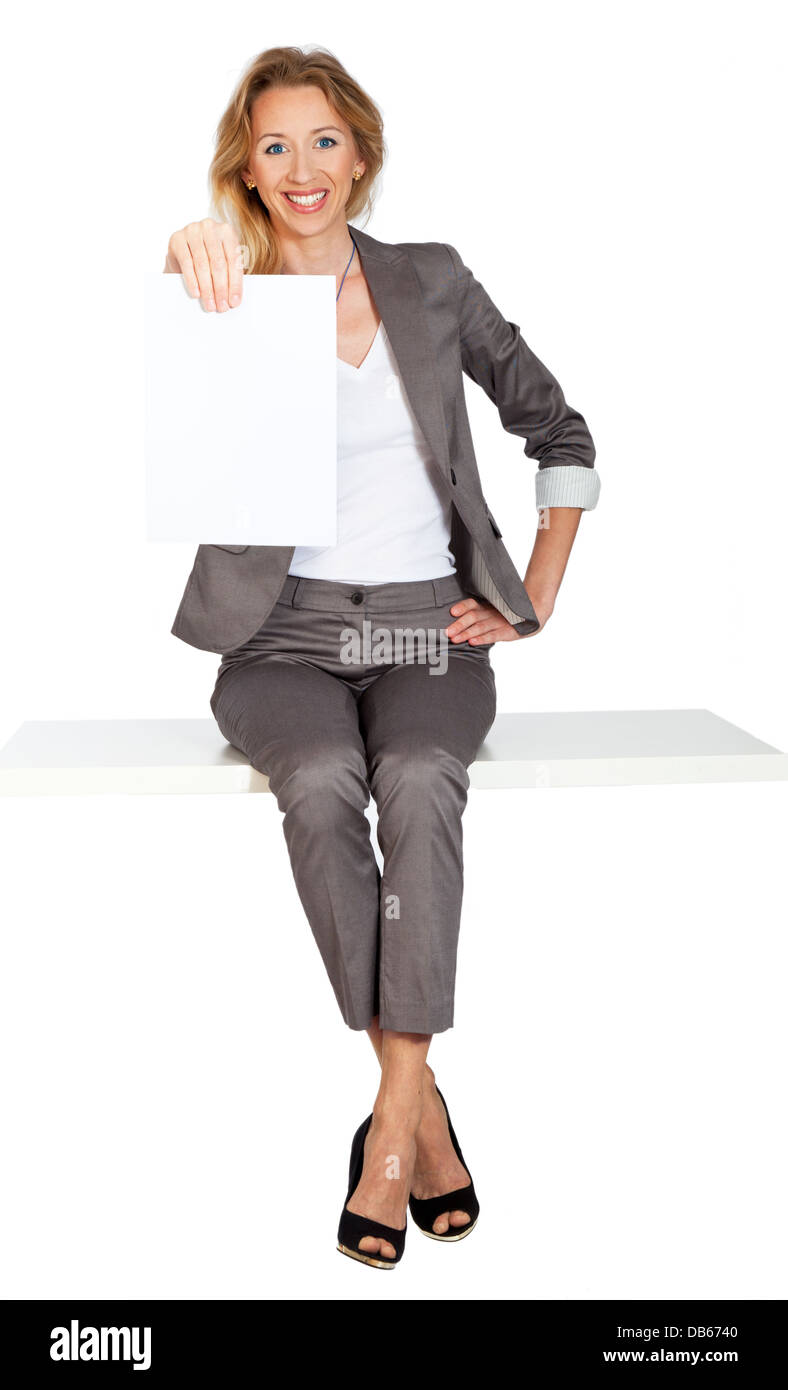 Frau sitzt mit plakat Stock Photo - Alamy