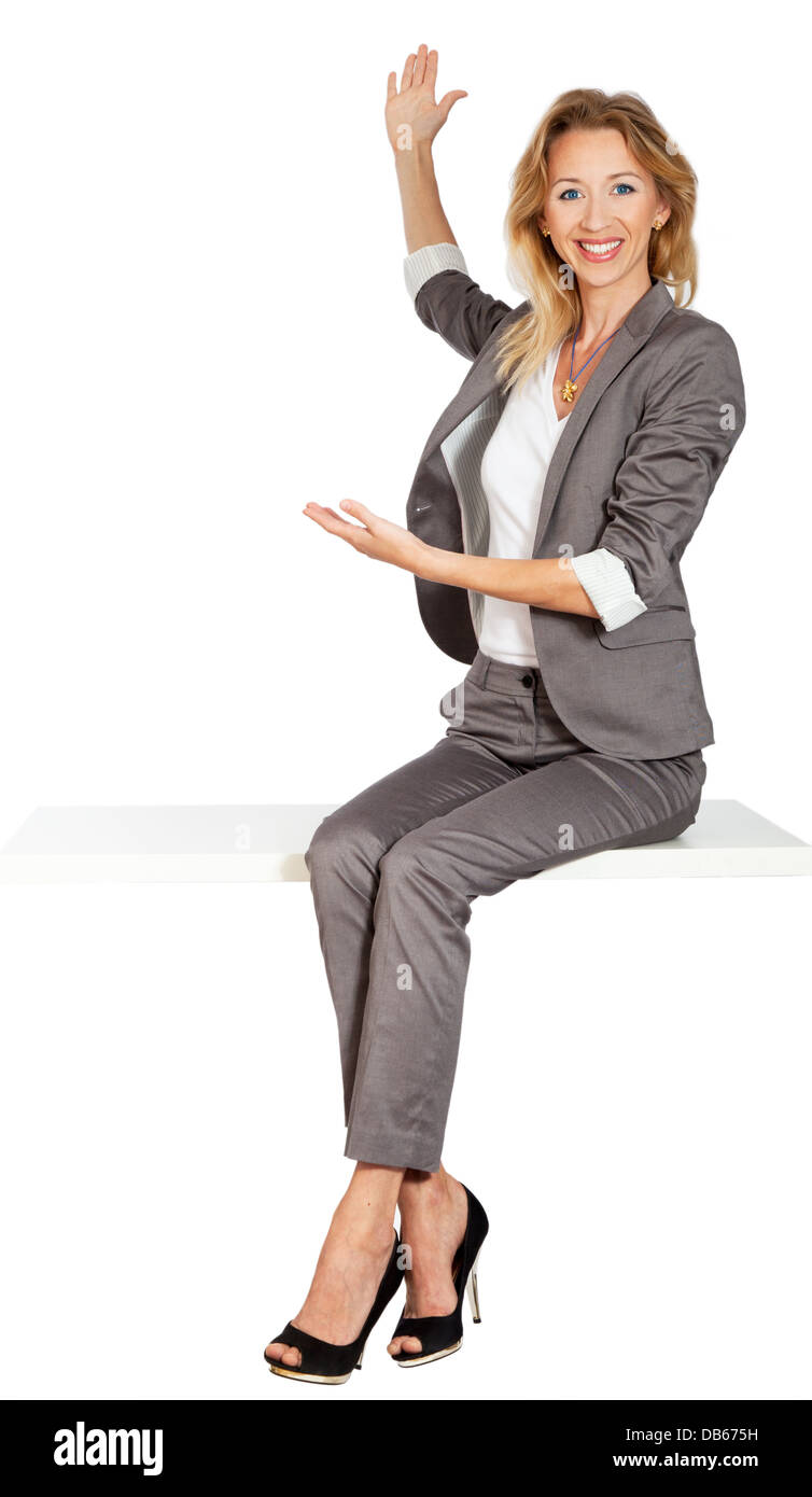Frau sitzt und zeigt Stock Photo - Alamy
