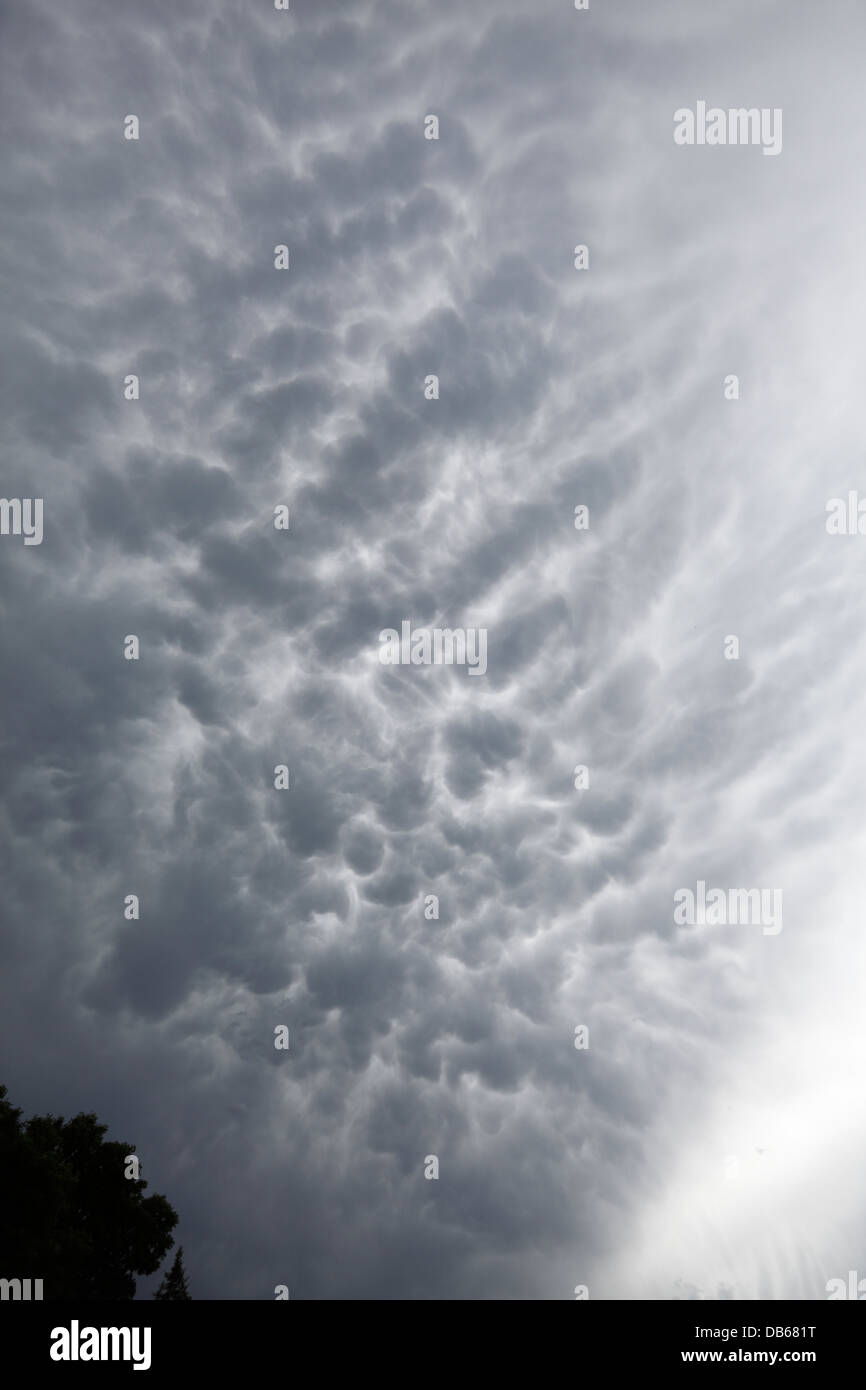 Lumpy clouds hi-res stock photography and images - Alamy