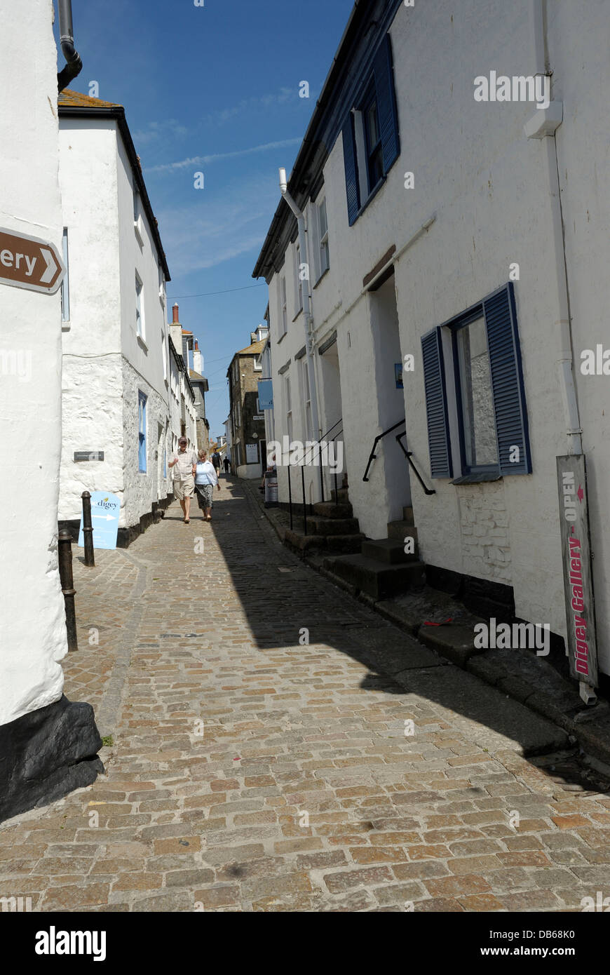 Back roads cornwall hi-res stock photography and images - Alamy