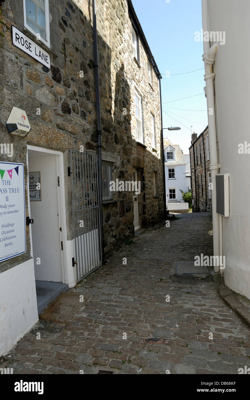Back roads cornwall hi-res stock photography and images - Alamy