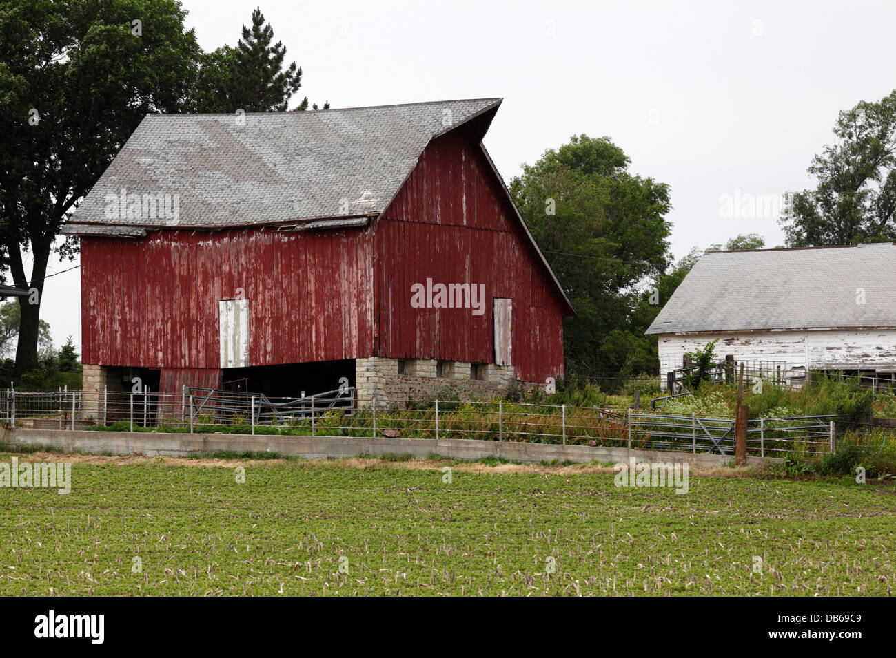 Old barnyard hi-res stock photography and images - Alamy