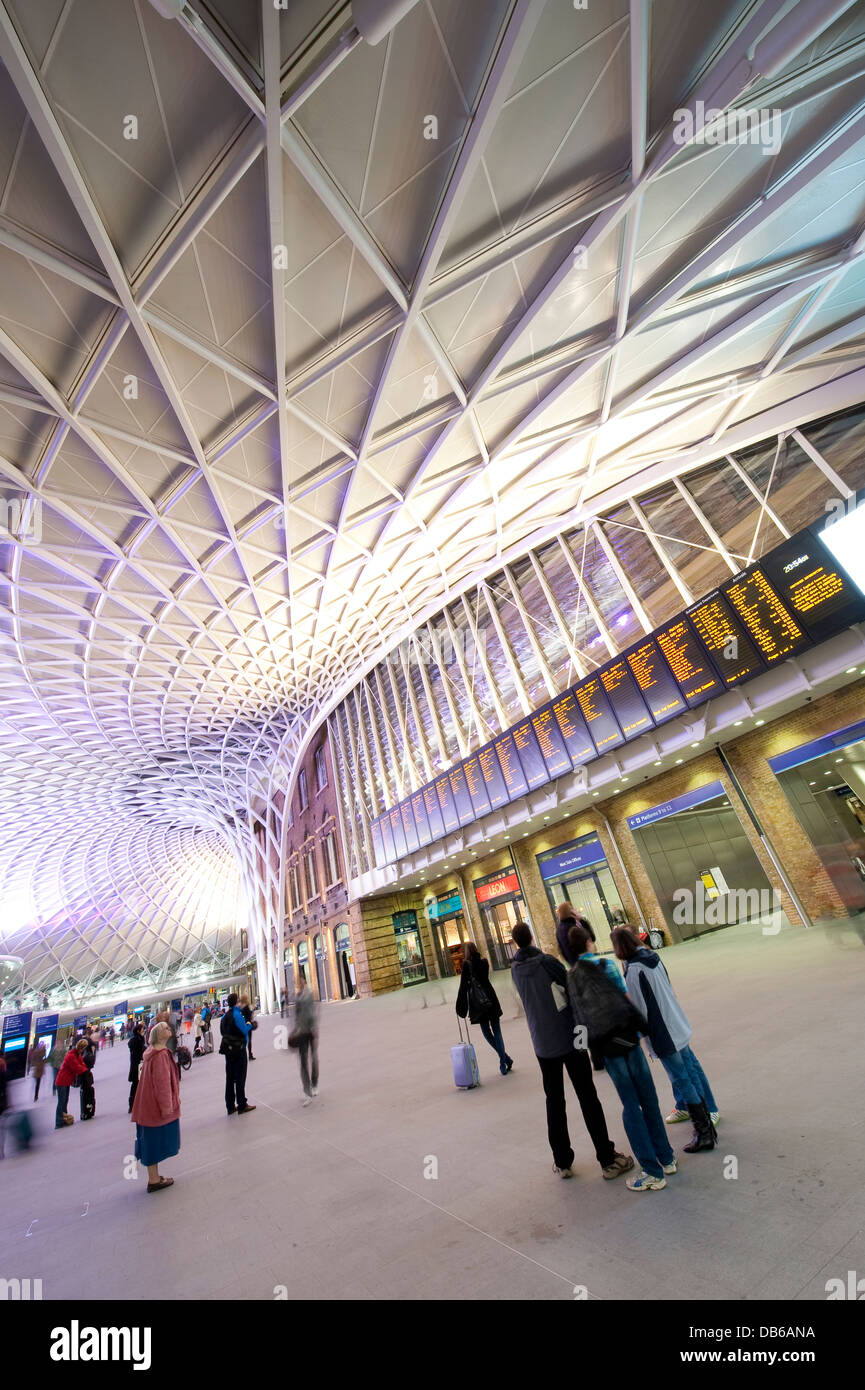 Western concourse area kings cross hi-res stock photography and images ...