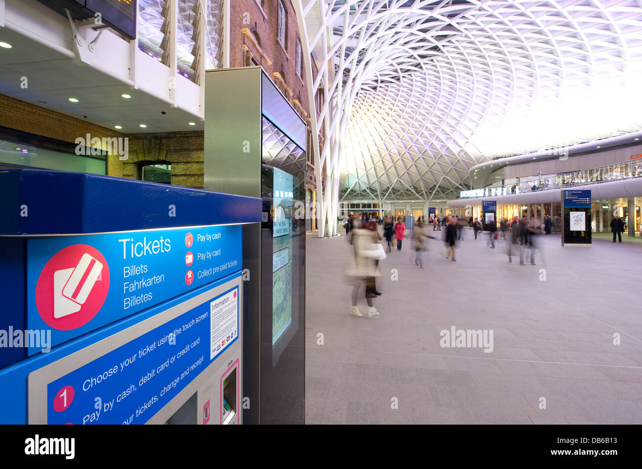 Western concourse area kings cross hi-res stock photography and images ...