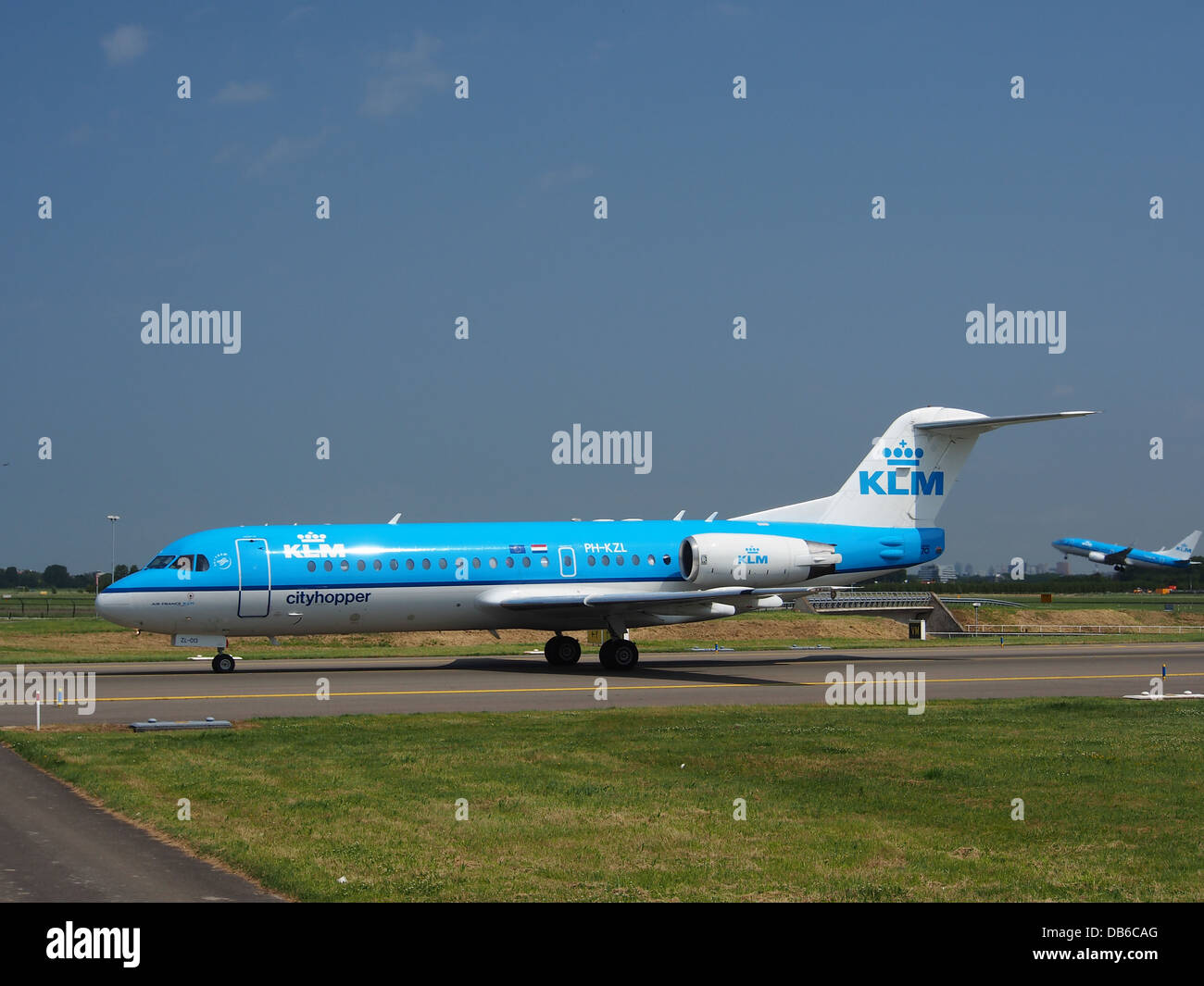 Klm fokker f70 jet airliner hi-res stock photography and images - Alamy