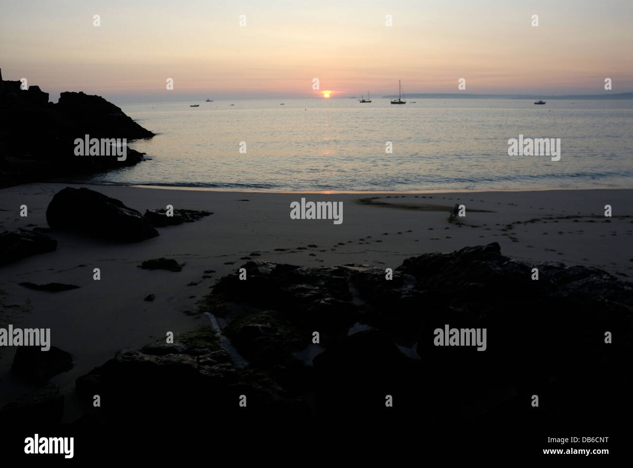 Yachts cornwall sunset hi-res stock photography and images - Alamy