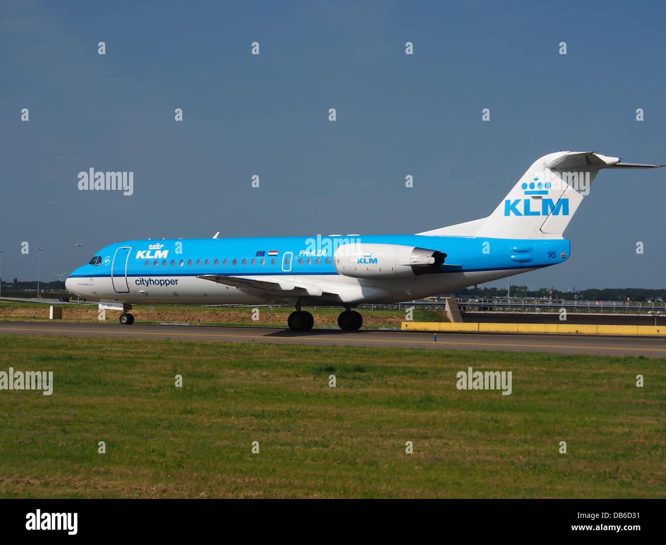 Klm fokker f70 jet airliner hi-res stock photography and images - Alamy