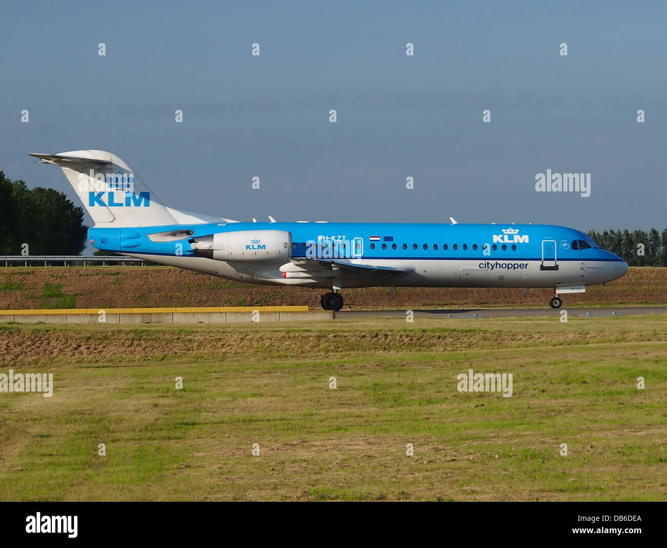 PH-KZT is a Fokker F70 aircraft operated by KLM Cityhopper, a regional ...