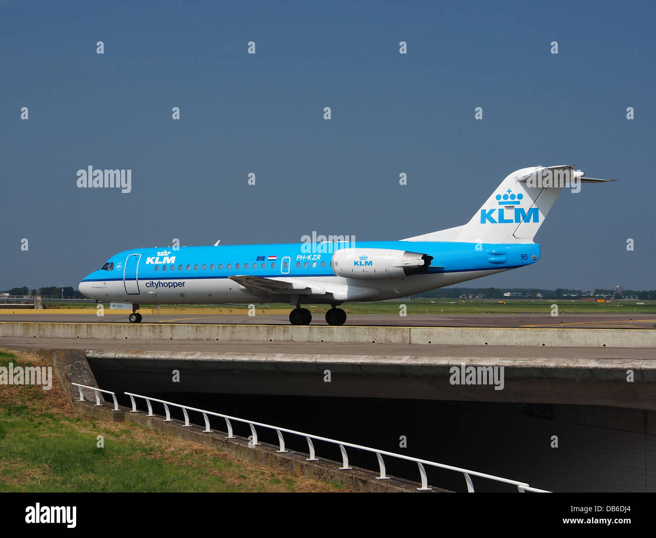 Klm fokker f70 jet airliner hi-res stock photography and images - Alamy