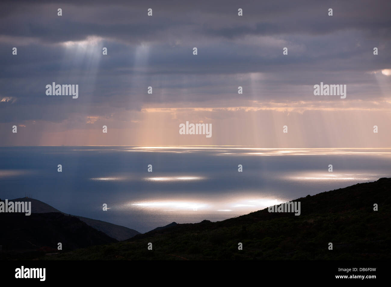 Sun beams hi-res stock photography and images - Alamy