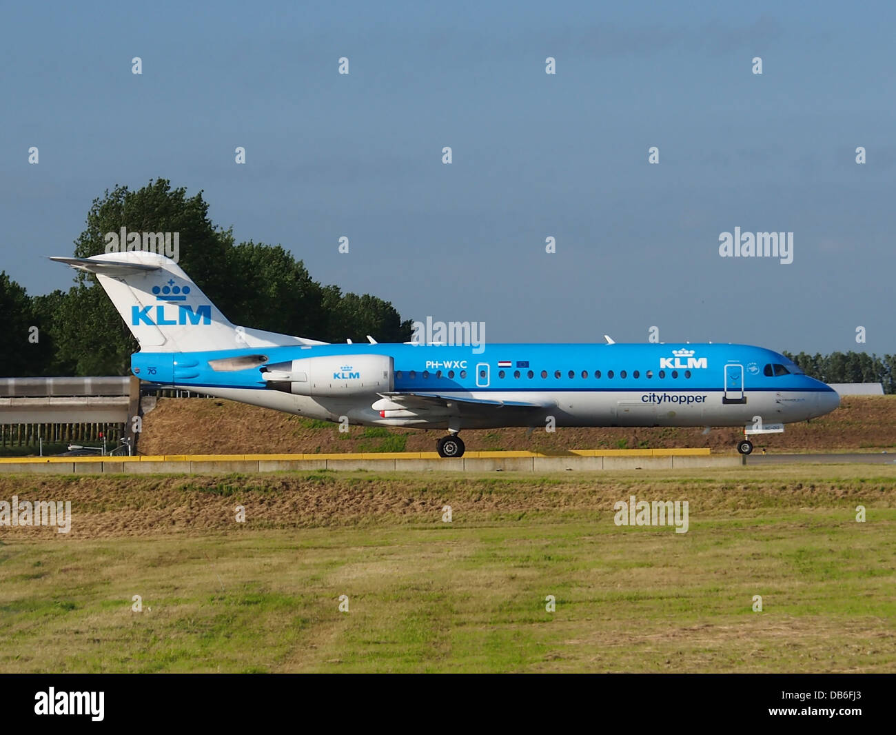 Klm fokker f70 jet airliner hi-res stock photography and images - Alamy