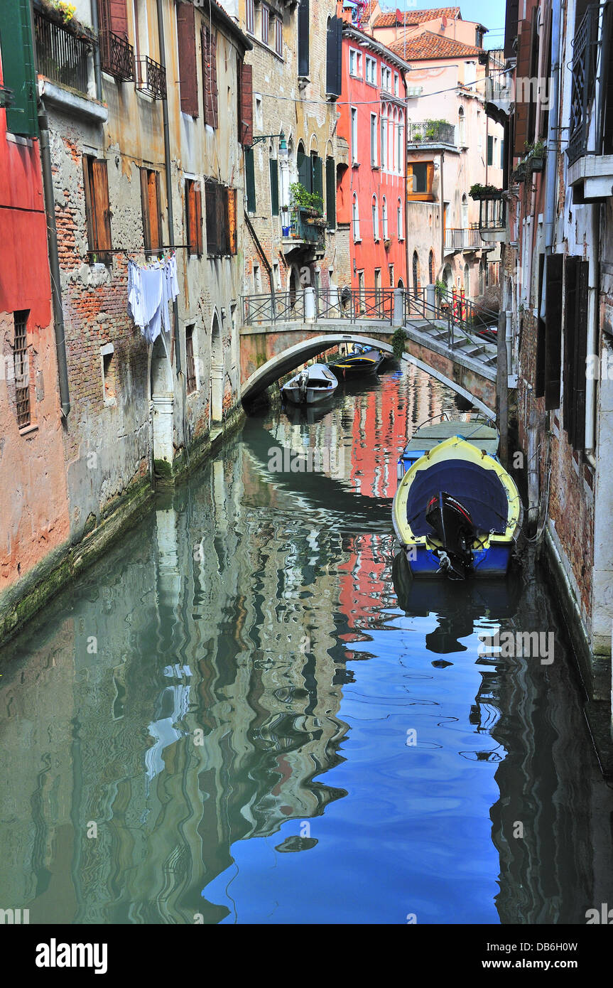 Venetian side canal hi-res stock photography and images - Alamy