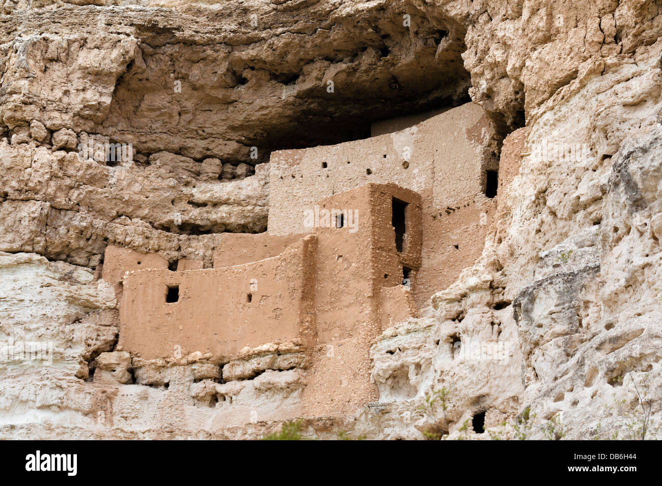 Montezuma Castle National Monument, well preserved cliff dwelling of ...