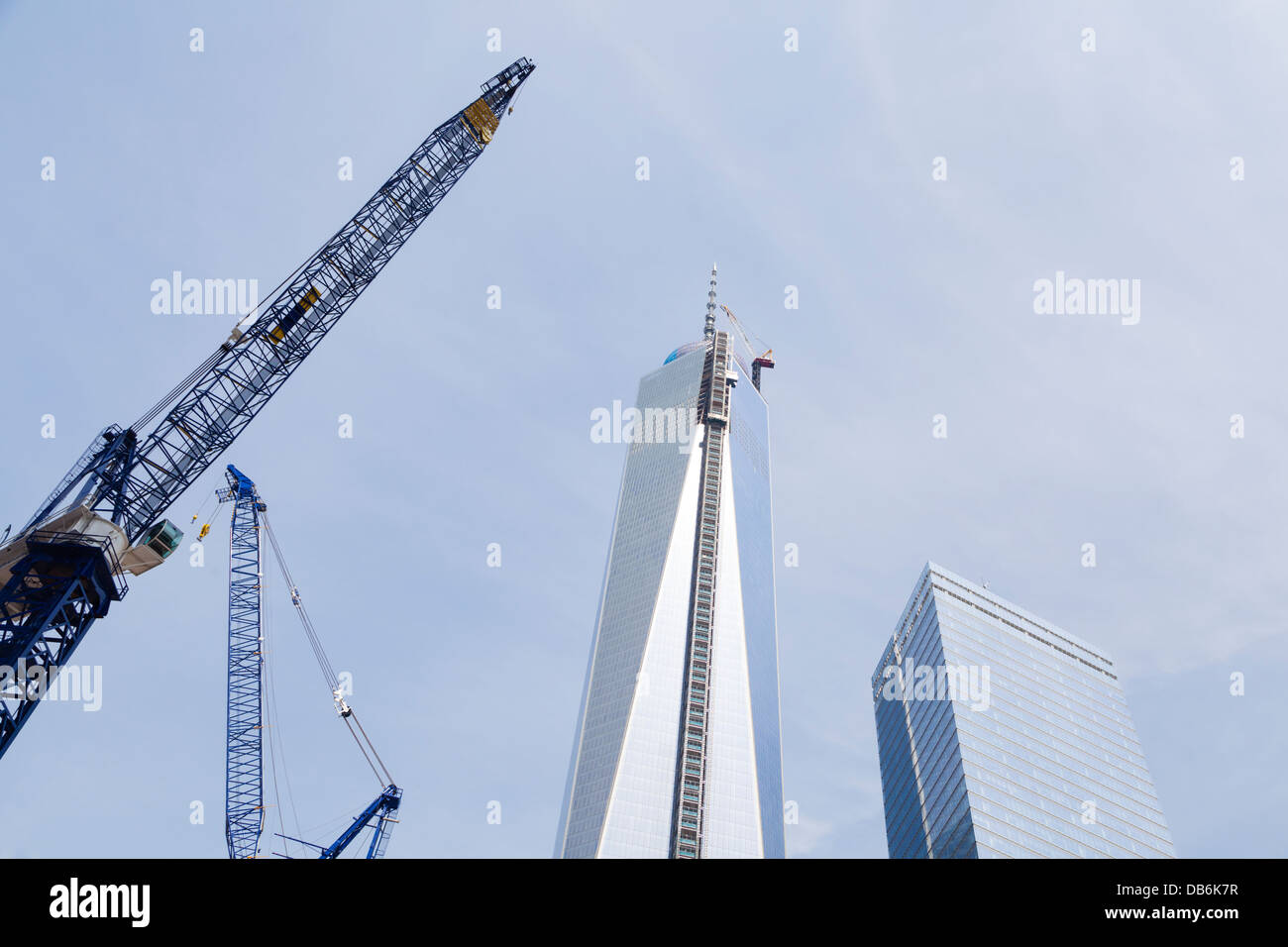 One world trade center construction hi-res stock photography and images ...