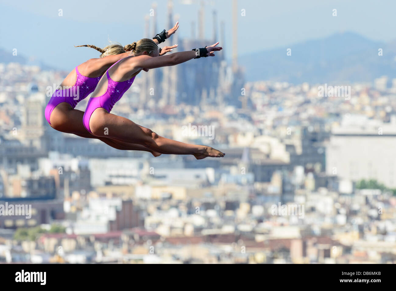 Synchronised diving hi-res stock photography and images - Alamy