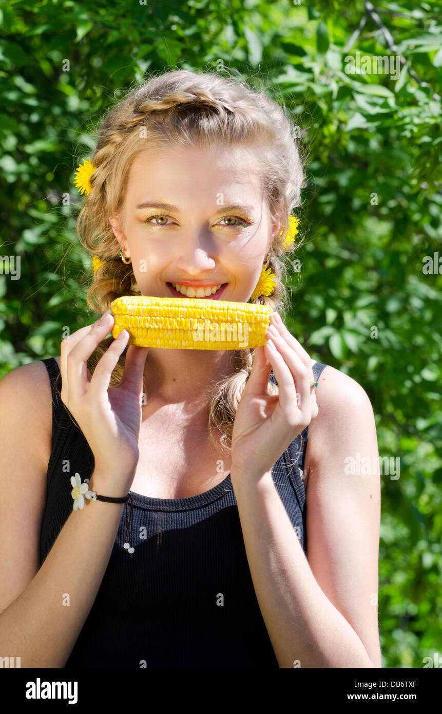 woman eating corn-cob Stock Photo - Alamy