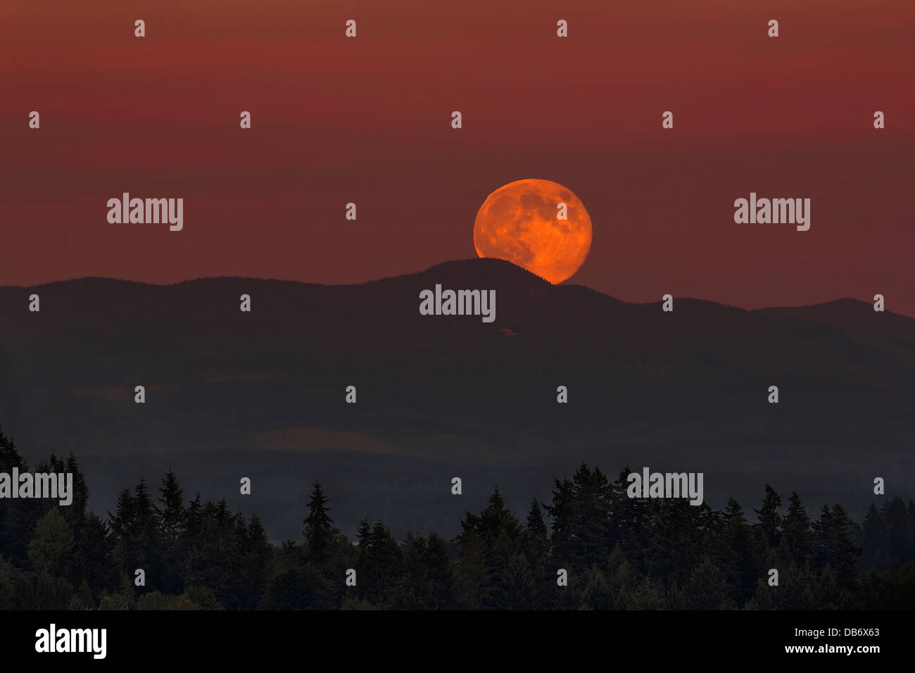 Full Moon Moonrise Over Oregon Mountain Range Landscape at Dusk Stock ...